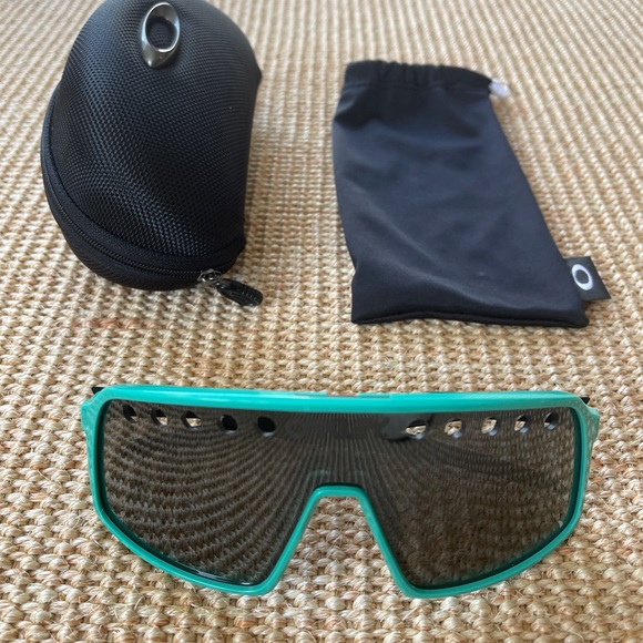 Oakley | Accessories | Oakley Vented Sutro Limited Edition With Retro ...